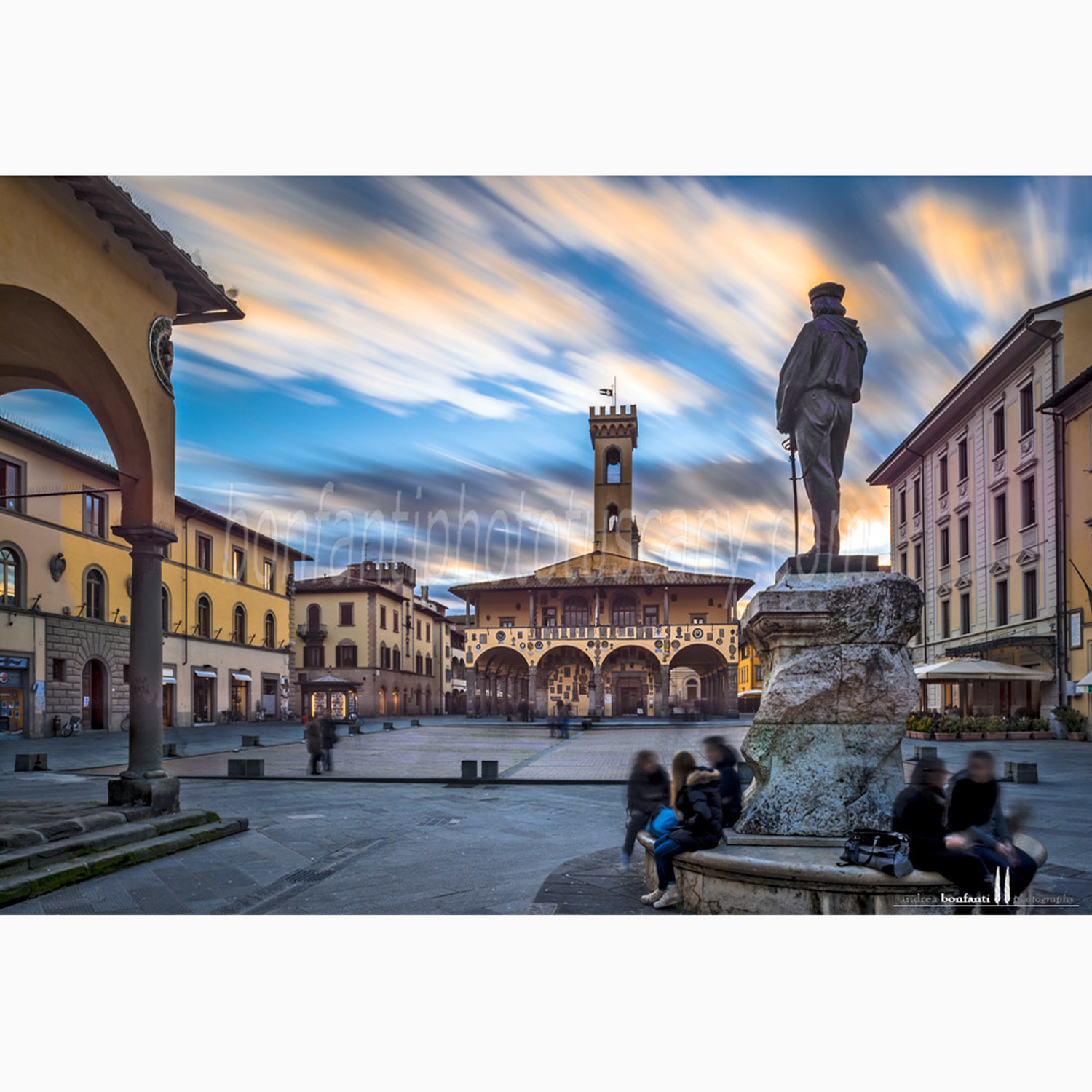 Photographic project Piazza on Stage by Andrea Bonfanti